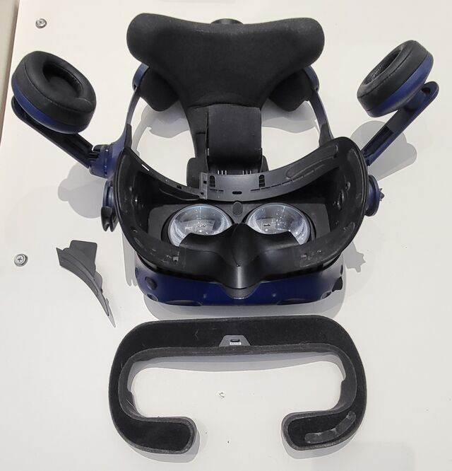 File:HTC Vive Pro WithoutGasket.jpg - Repair Wiki